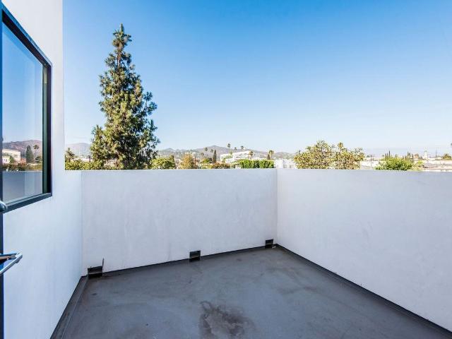 Come home to these New Modern Townhouse in Hollywood! 1 Bedroom Apartment for Rent at 5812 Virginia Ave, Los Angeles, CA 90038 Hollywood Studio District