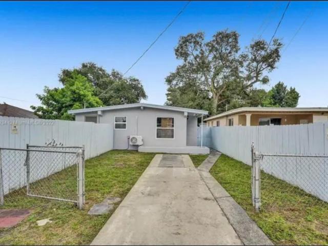 Come see this well kept duplex in the heart of Miami with amazing potential