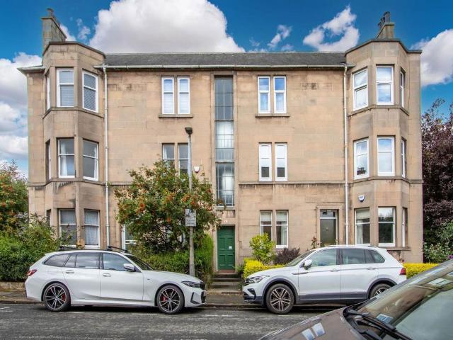 Comely Bank Grove, Comely Bank. 3 bed flat to rent £1,875 pcm £433 pw