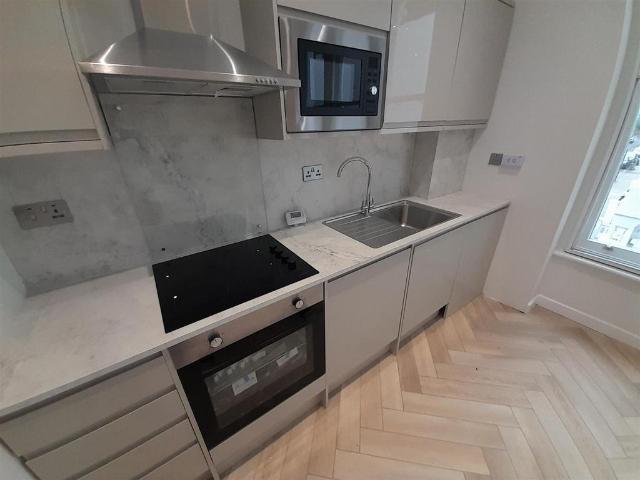Comeragh Road, London Studio to rent £1,780 pcm £411 pw