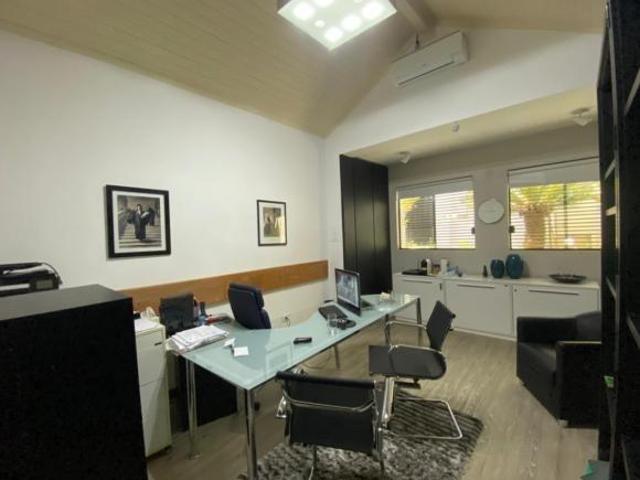 Comercial à venda 8 Quartos, 2 Vagas, 300M², Jardim Maria Augusta, Taubaté SP
