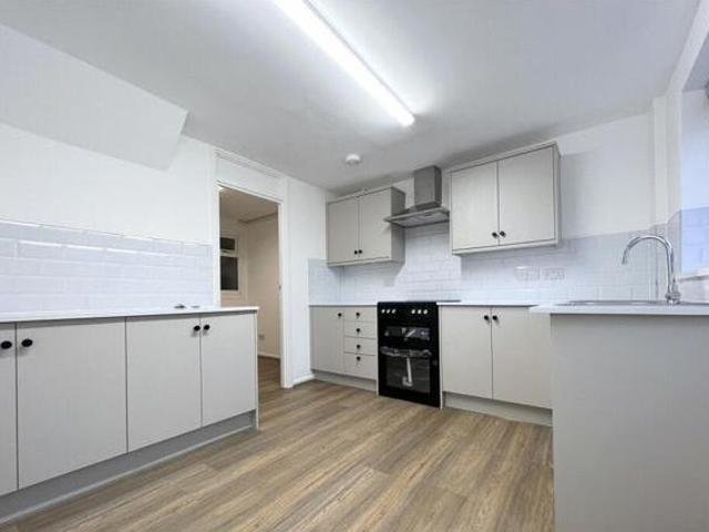 Comet Close, Lyneham, 3 Bedroom Terraced