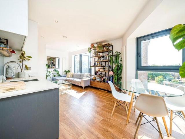 Comet Street, Deptford 2 bed flat to rent £2,850 pcm £658 pw