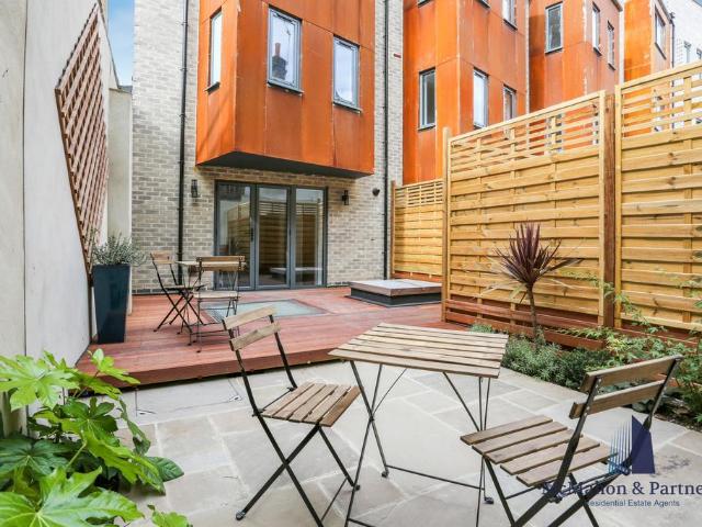 Comet Street, London, SE8 4 bed townhouse to rent £4,500 pcm £1,038 pw