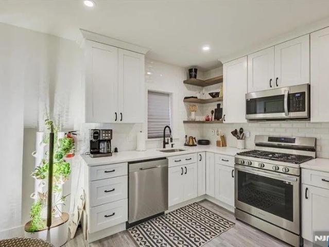 Comfort meets Convenience Furnished Rooms