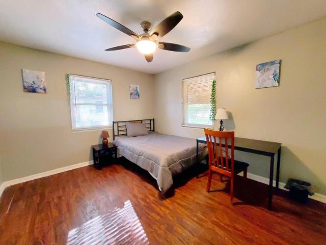 Comfort of Living in Newlyrenovated Spacious House