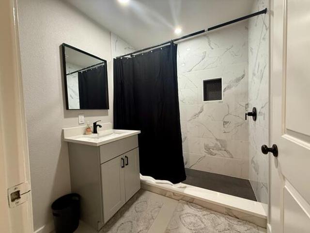 Comfort & Peace in a Spacious Single Family Home near Public Transportation