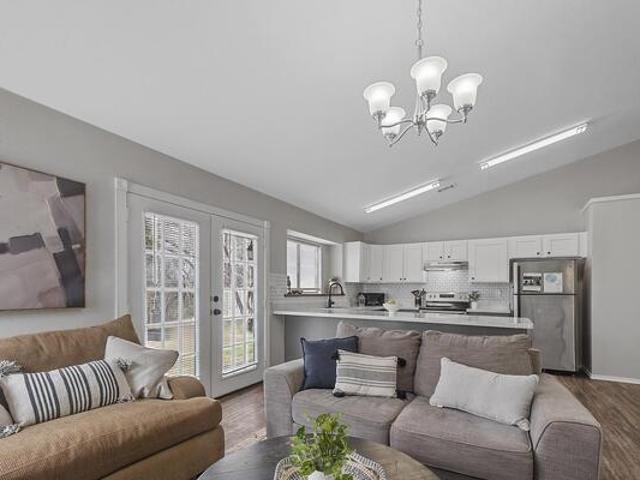 Comfort & style in Arlington with easy highway access