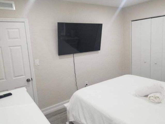 Comfortable 1BR in a Well Kept UWS Building