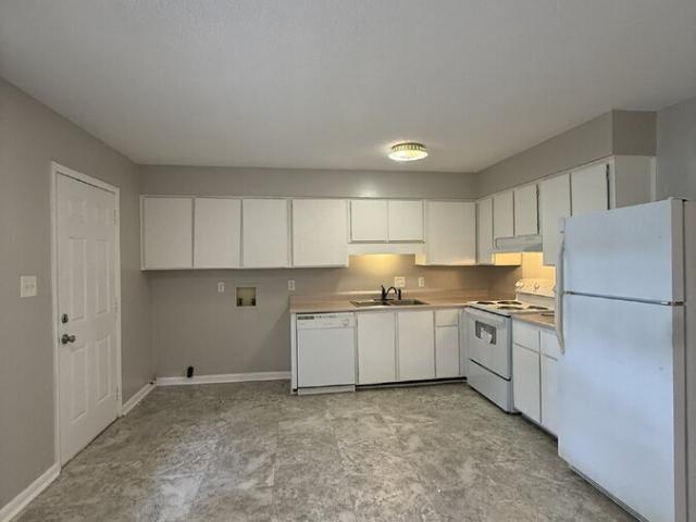 Comfortable 2 Bed on Woodhouse Lane – 975 Sq Ft of Savannah!