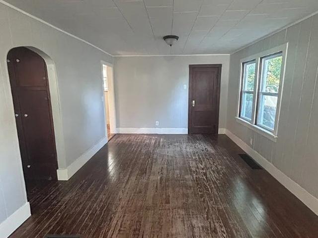 Comfortable 2 bedroom, 1 bath home