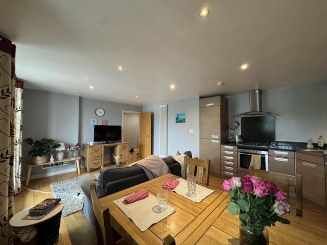 Comfortable 2 Bedroom Flat in North Greenwich