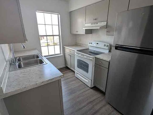 Comfortable 2 Bedroom Home in Virginia Beach