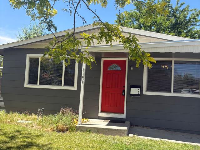 3 Bed/1 Bath off Broadway near downtown Boise & BSU Landscaping Included
