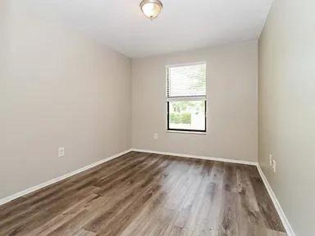 Comfortable Unfurnished Room in Great Location