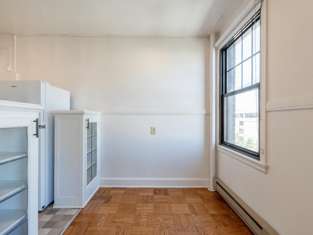 Comfortable Urban Living in a Classic Brick Building Near UW & Light Rail 2 Bedroom Apartment for Rent at 1305 Ne 43rd St, Seattle, WA 98105 University District