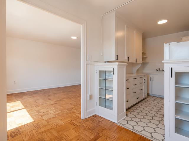 Comfortable Urban Living in a Classic Brick Building Near UW & Light Rail 2 Bedroom Apartment for Rent at 1305 Ne 43rd St, Seattle, WA 98105 University District
