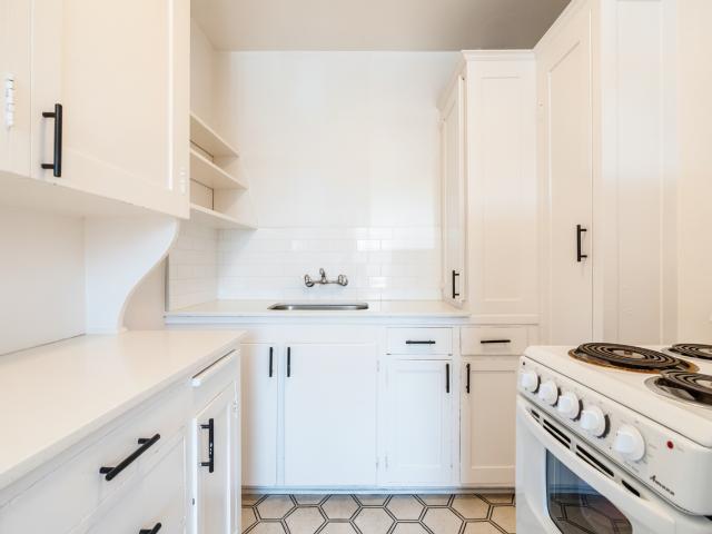 Comfortable Urban Living in a Classic Brick Building Near UW & Light Rail 2 Bedroom Apartment for Rent at 1305 Ne 43rd St, Seattle, WA 98105 University District