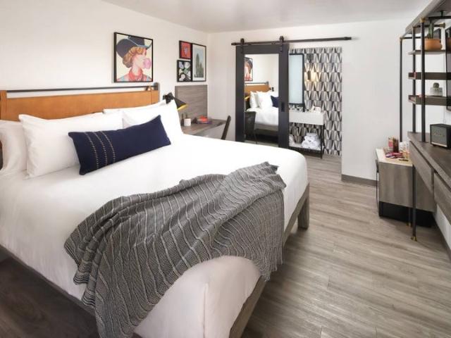 Comfortable Apartment Seeking a New Roommate