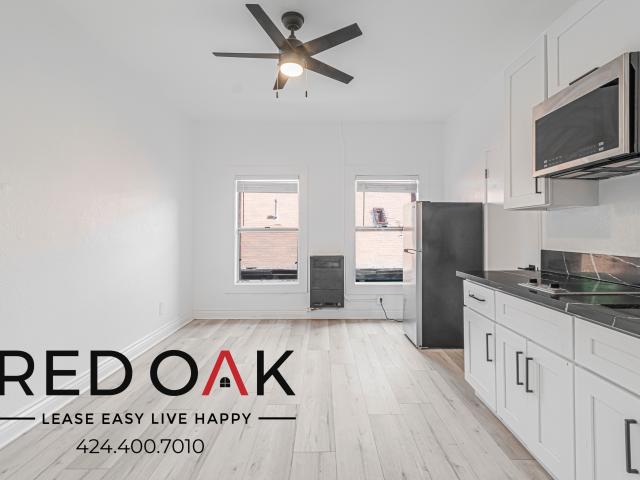Comfortable Bachelor with Hardwood Style Floors, High Ceiling, and On Site Laundry ~ In Prime Westlake!