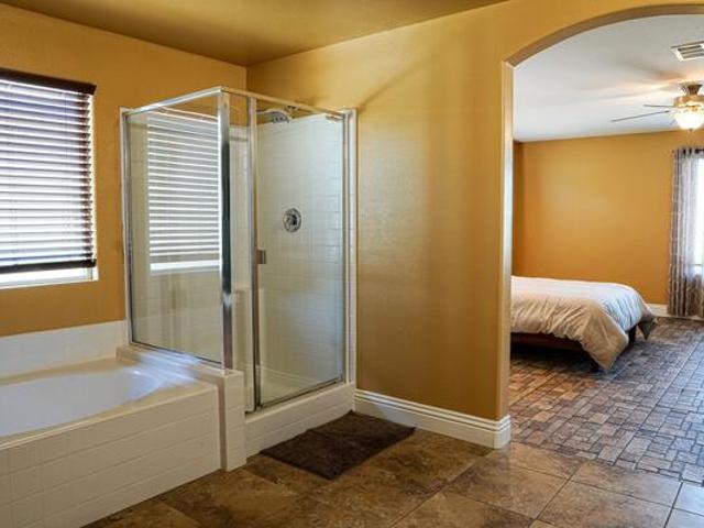 Comfortable & beautiful North Las Vegas House with Dining area