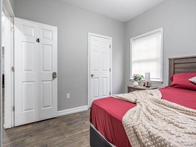 Comfortable & Convenient Home | Kitchen + Kitchenette | Queen Beds & Dressers | 2 Fridges!