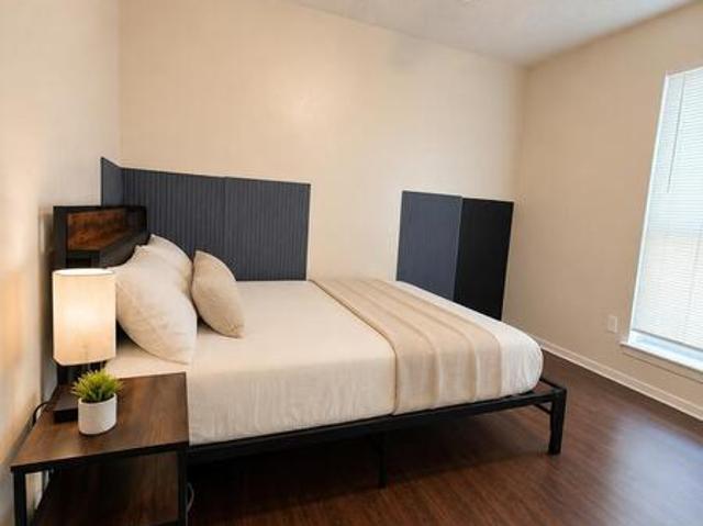 Comfortable & Convenient Living in North Arlington