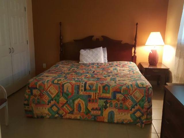 comfortable coop room in Leisure Woods Dr ESPANOL
