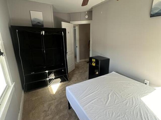 Comfortable & cozy Nashville Duplex. Mini Fridge in Every Room!