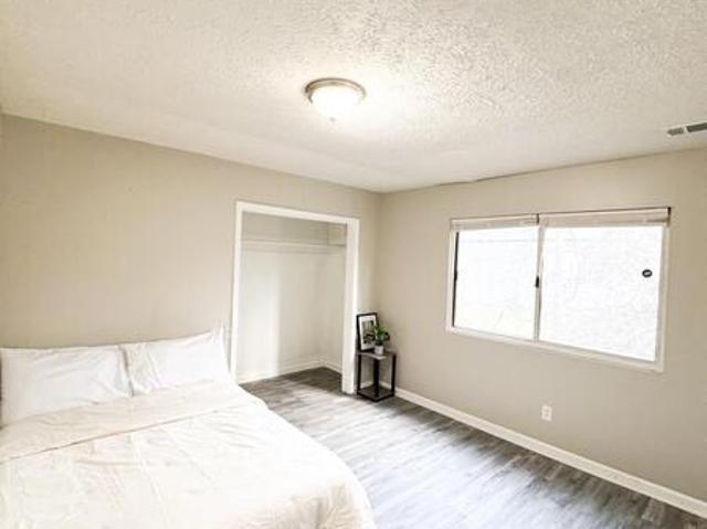 Comfortable & cozy College Park House with Backyard