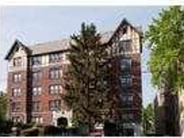 COMFORTABLE COZY STUDIO apartment IN GREAT LOCATION 1/2 BLOCK TRAIN
