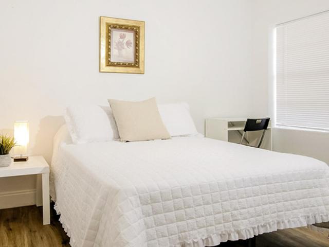 Comfortable & cozy Tampa Duplex / Multiplex with Dining area