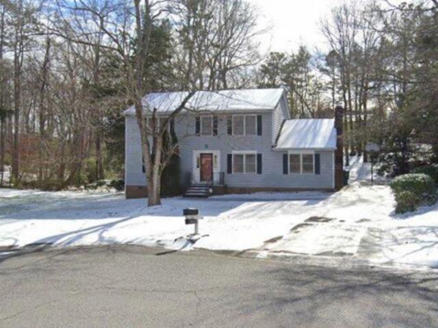 Comfortable Clean, and Serene. Nature focused surroundings with Greenway access in neighborhood. Bedrooms x3, each fully furnished with private baths. Access to Kitchen, Dining and two living areas. Home away from home.