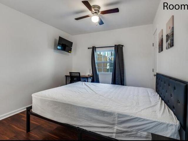 Comfortable Dallas Home in a Quiet Neighborhood with Easy Highway Access