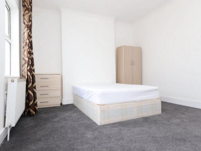 Comfortable double bedroom close to Dollis Hill tube station Has a Room