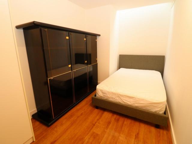 Comfortable double bedroom in Ealing Has a Room