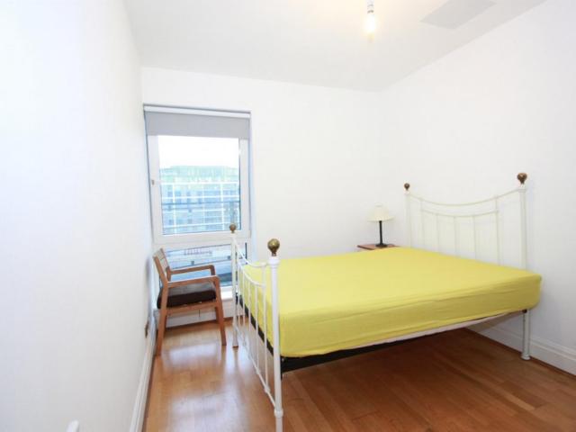 Comfortable double bedroom in Kensington Has a Room