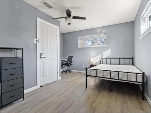 Comfortable East Dallas Property In a quiet neighborhood, close to White Rock Lake, 2 block from public transportation and retail locations. Home offers a large backyard, private parking in the back, fully stocked kitchen and high speed Wifi!