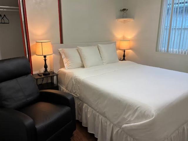 Comfortable Furnished Room with Private Bathroom