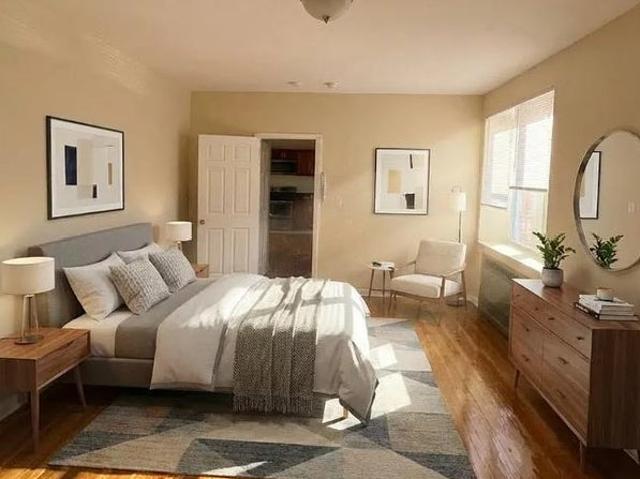 Comfortable Furnished Room Near Transit, Shops