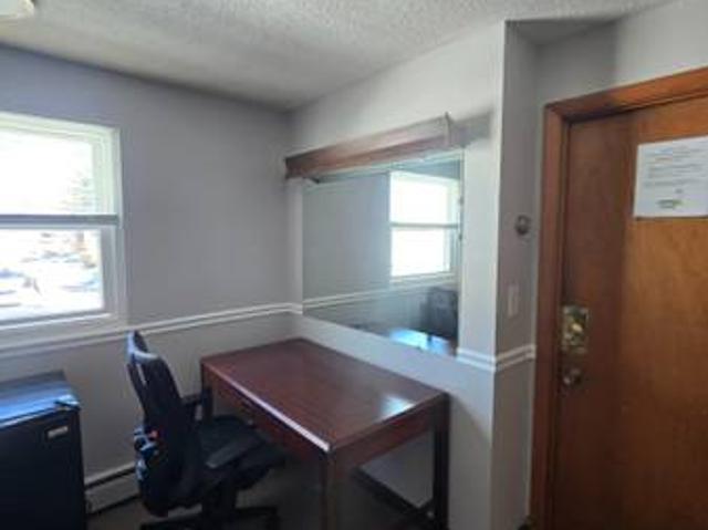 Comfortable Furnished Rooms Ready for Move In