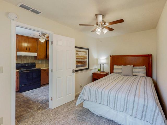Comfortable Gresham Park/ Panthersville house right next to MARTA, each room is recently renovated!