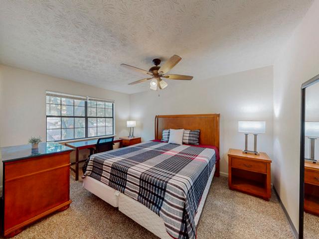 Comfortable Gresham Park/ Panthersville house right next to MARTA, each room is recently renovated!