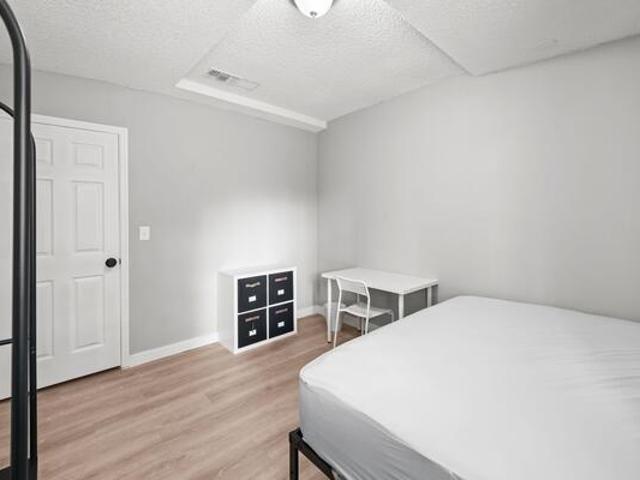 Comfortable Home | Fully Equipped Kitchen | Prime Jacksonville Location