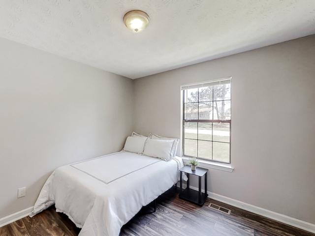 Comfortable Home in Morning Creek | Monthly Cleaning | Secure Coded Rooms | 0.4 mi from YoSnacks | 1.1 mi from Bus Stops
