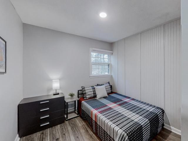Comfortable Home in Anderson Drive | Monthly Cleaning | Secure Coded Rooms | 0.6–1.6 mi from Grocery Stores | 0.3 mi from Bus Stops