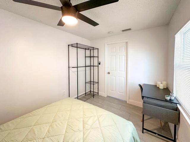 Comfortable & homey Tampa Duplex / Multiplex with Dining area