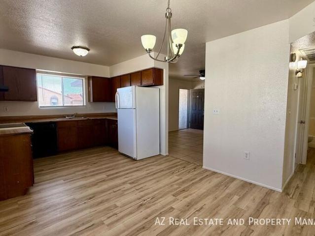 Comfortable Mesa Living Laminate Flooring, Included Utilities & Balcony