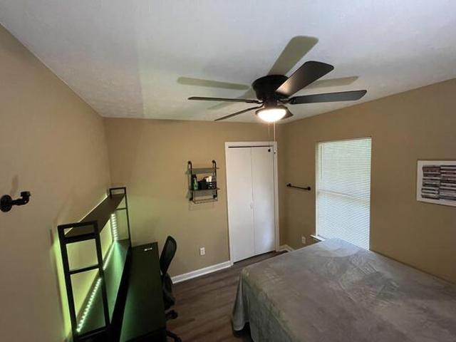 Comfortable Montgomery House w/ New Appliances, Cozy Furnished Rooms, Backyard & some Gifts for You