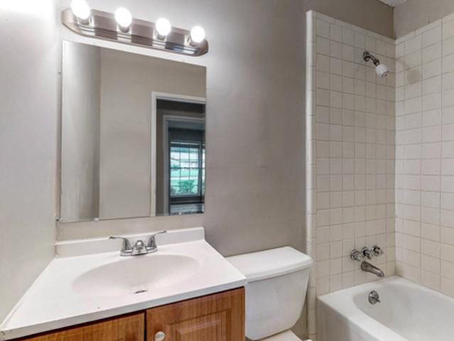 Comfortable & Modern College Park Home | Move In Ready, Secure & Fully Furnished | Fast Wi Fi, Routine Cleanings & Easy Transit Access